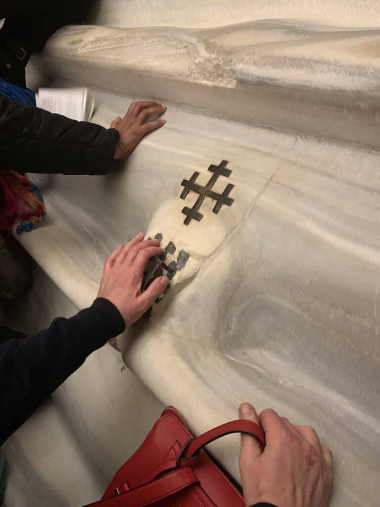 The Holy Stairs that Jesus climbed are open for 60 days - Romeing