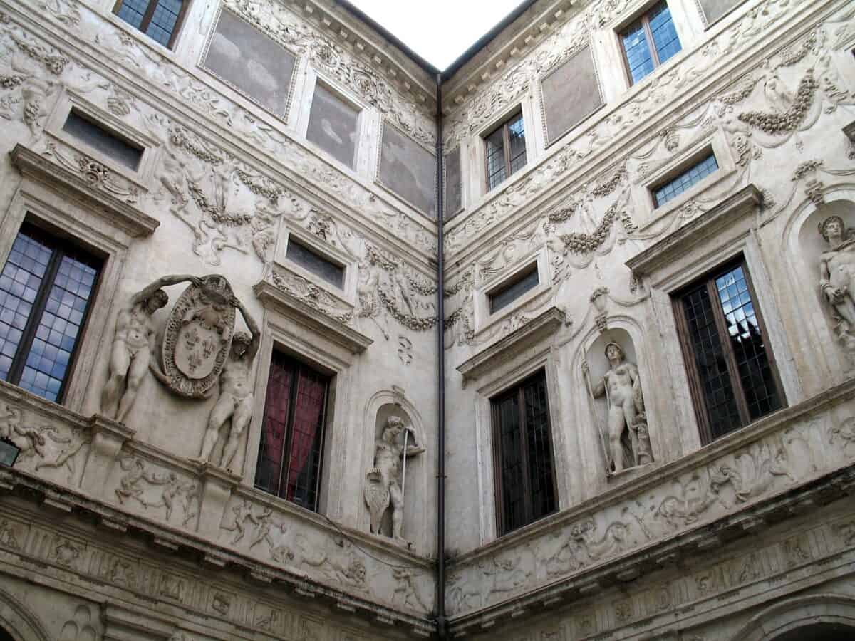 Palazzo Spada e la galleria prospettica di Borromini - Romeing